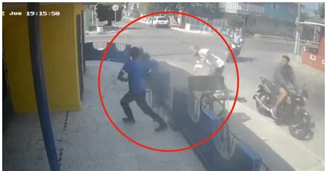 Його врятували від пограбування в Барранкільї тому що злодій впав з мотоцикла який його