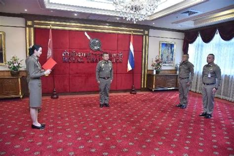 ผบ ตร มอบรางวัลตำรวจทำดีส่งท้ายปี Cops Magazine