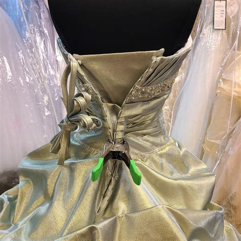 Color Shifting Celadon Green And Gold Vintage Depop