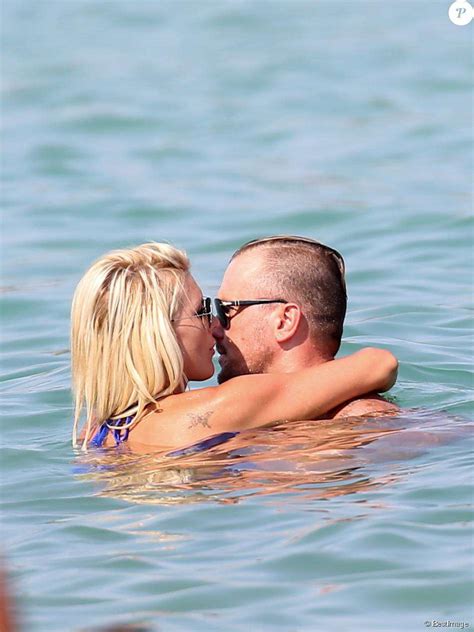 Amelie Neten Desnuda En Beach