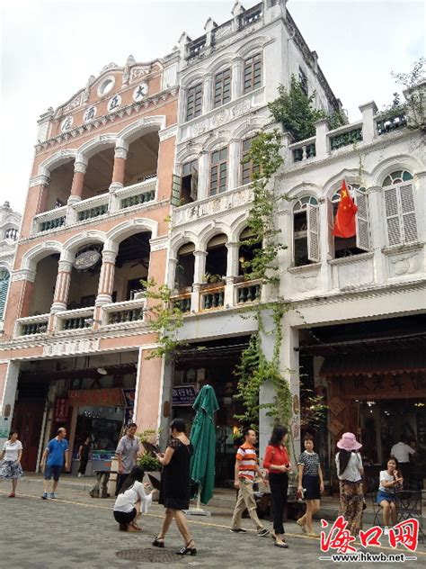 品味文化与历史 游客漫步海口骑楼老街（组图）海口网