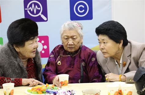 Ахмадууддаа хүндэтгэл үзүүллээ