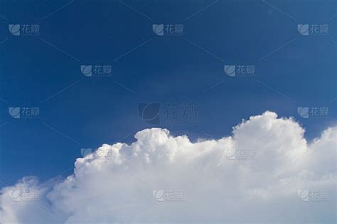 天空中的云