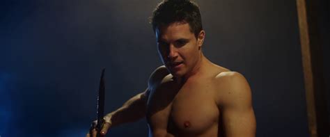 AusCAPS Robbie Amell Shirtless In The Babysitter Killer Queen