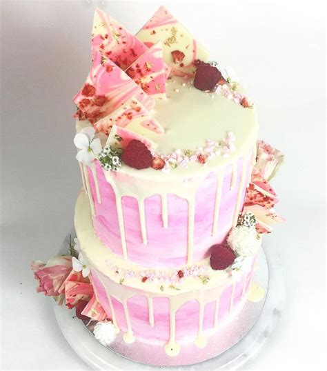 10 Delicious Chocolate Mud Cake Decorating Ideas To Fall In Love With