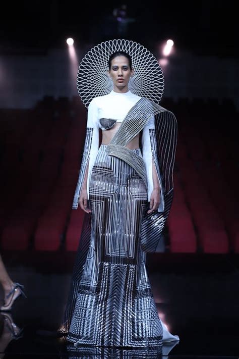 Dl 고급 패션 뉴델리 뉴델리 패션쇼 대담한 패션 델리 독점 컬렉션 독점 패션 독특한 디자인 디자이너 복장 디자이너 쇼케이스 디자이너 의류 런웨이