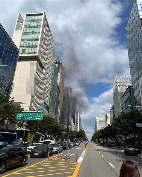 강남 교보타워사거리서 화재 발생…극심한 교통정체 예상 아주경제