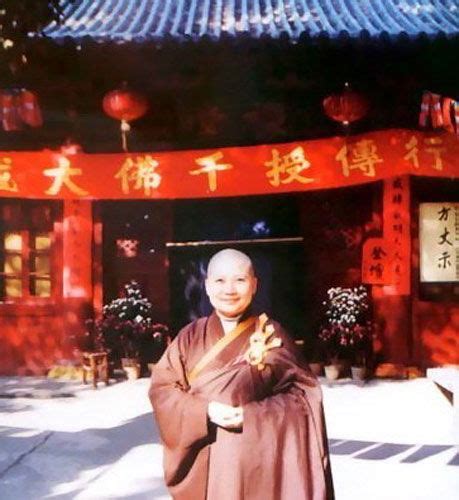 揭秘歌手李娜出家真相 事业高峰期曾抑郁失眠 图 歌手李娜 李娜 凤凰娱乐