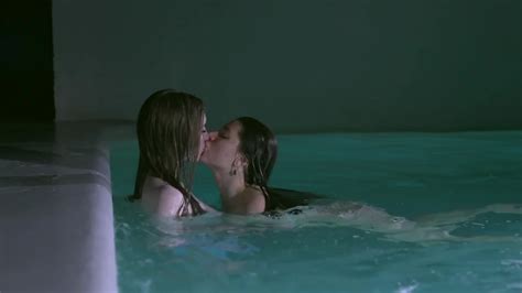 Two Lezzies Ended Up Falling For Each Other Pornid Xxx