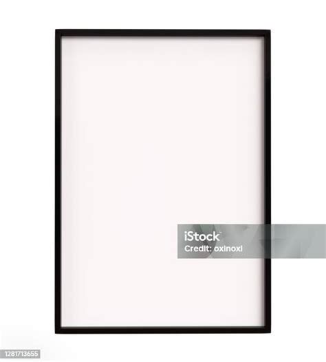 사진 포스터 프레임 격리 된 검은 프레임 빈 포트폴리오 모형 A표준 크기 형식 검은색에 대한 스톡 사진 및 기타 이미지 검은색 액자 컷아웃 Istock