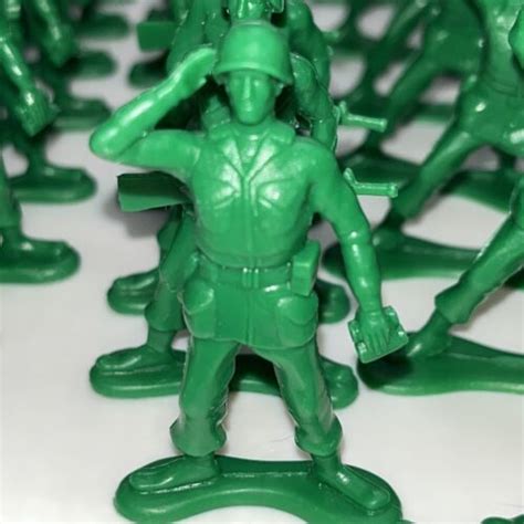 Toy Story Green Army Men Disney Pixar Plastic Soldiers 2¼ Lot Of 68