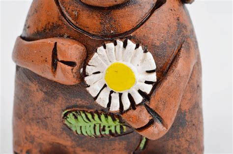 Купить Статуэтка ручной работы статуэтка для декора фигурка из глины свинка с ромашкой