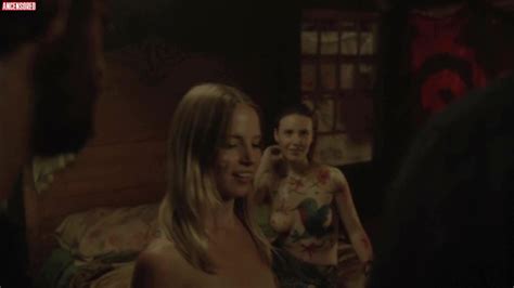 Aquarius Nude Pics Pagina