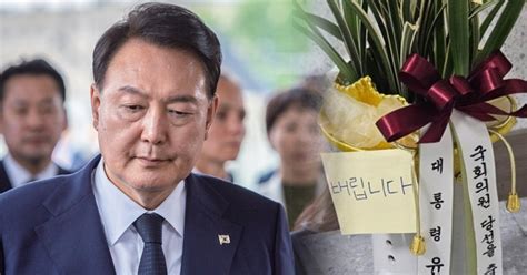 尹의 ‘축하난 잔혹사 조국은 거부 이재명은 설전“본인도 ‘거부왕이면서”