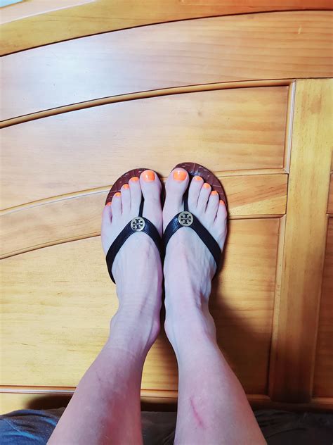 Feeling Cute R Thongsandals