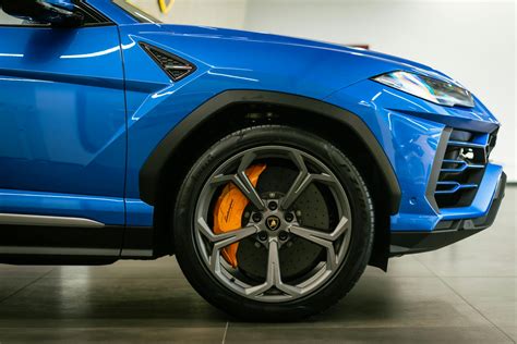 Suv 가장자리 고급 승용차 고급차 고성능 고성능 차량 교통 도로 자동차 도시 차량 독특한 람보르기니 럭셔리 럭셔리한 매끄러운 바퀴 브랜드 휠