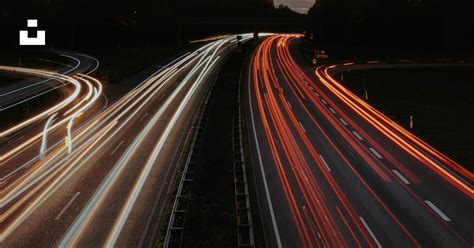 야간 도로에서 자동차의 타임 랩스 사진 사진 Unsplash의 무료 카를스루에 이미지