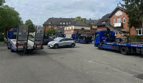 Abschlepp Orgie Auf Marktplatz In Hamburg Mehr Als Ein Dutzend Autos