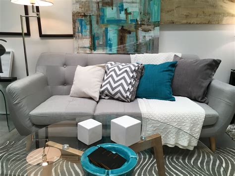 Sillón Retro Gris Con Manta Tejida Y Cojines Grises Sillon Gris Con