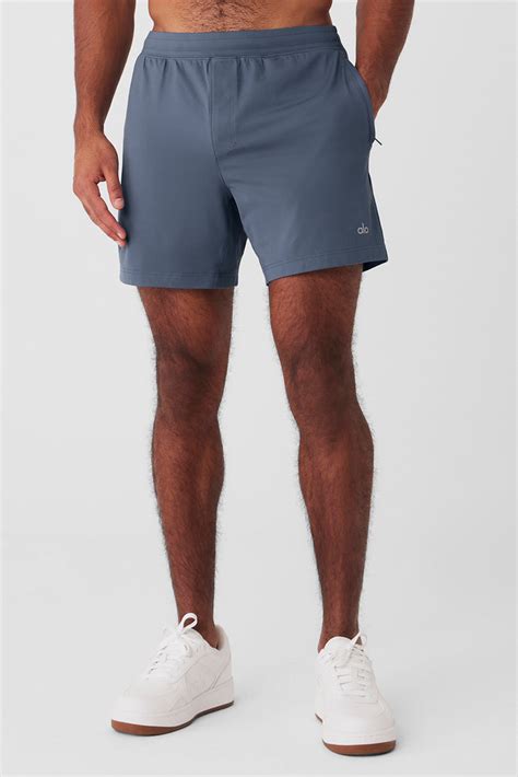 7 conquer react performance short bluestone alo yoga