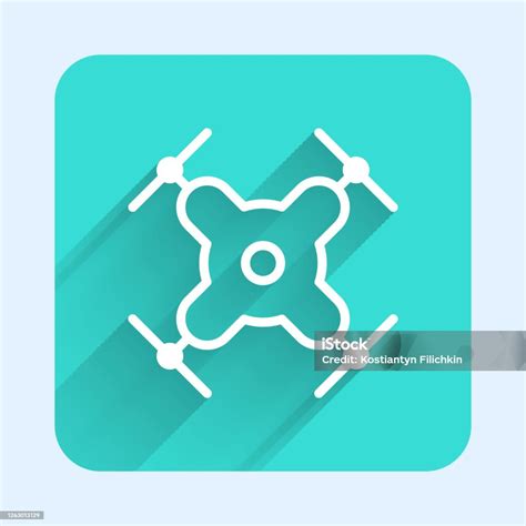 긴 그림자로 격리 된 흰색 라인 무인 항공기 비행 아이콘 비디오 및 사진 카메라 기호쿼드로콥터 녹색 정사각형 버튼입니다 벡터 일러스트레이션 Multicopter에 대한 스톡