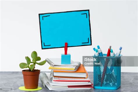 깔끔한 작업 공간 설정 책상 도구 장비 스마트 사무실 배열 스터디 테이블 메모 작성 신선한 방 디자인 조직 탁상 시간 관리 가방에 대한 스톡 사진 및 기타 이미지 Istock