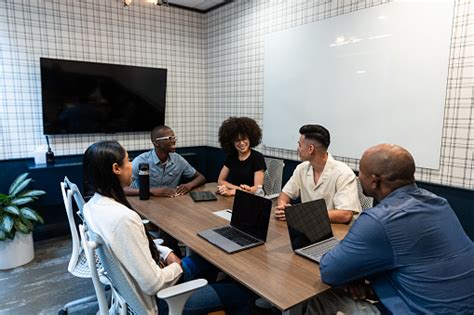 장애 다양성 및 직원과의 비즈니스 미팅 기업 전략에 대한 팀 계획 20 24세에 대한 스톡 사진 및 기타 이미지 20 24세 30 34세 35 39세 Istock