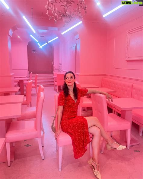 Actress Erin Cahill Hd Instagram Photos And Wallpapers September 2024