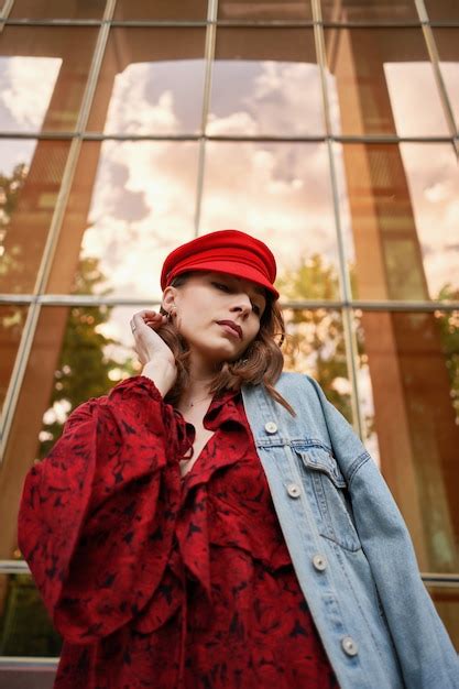 Porträt Modische Frau Straßenmode Kostenlose Foto