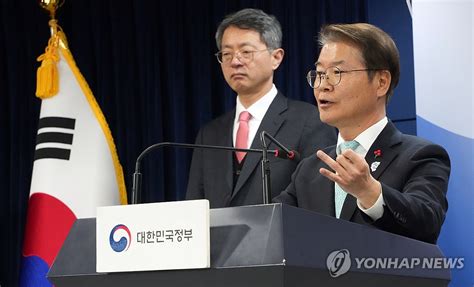 중대재해법 유예 무산 관련 입장발표하는 이정식 고용부 장관 연합뉴스