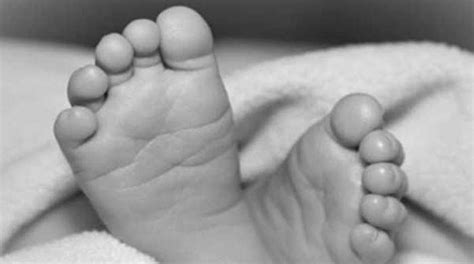 بھارت میں سنگدل ماں نے نومولود بیٹی کو زندہ دفن کر دیا