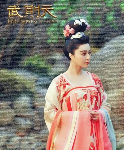 Fan Bingbing Shows Off Costumes In “the Empress Of China”