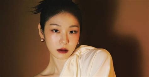 김연아 우아함의 끝시선강탈하는 고혹적 미소