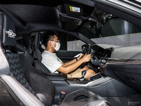 云层灰宝马m4驾乘空间空间图片 宝马m4 2022款 M4双门轿跑车 M 50周年专属限量版 7359370 太平洋汽车网