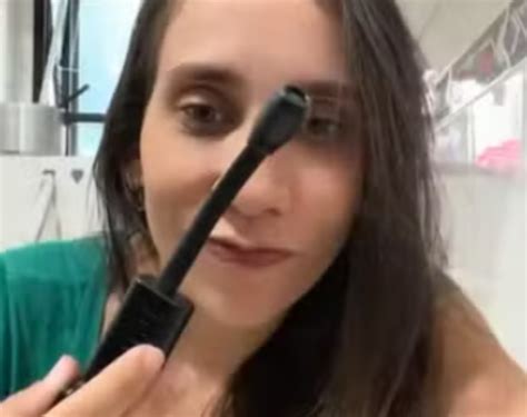Família Encontra Câmera Escondida No Teto Do Banheiro De Apartamento
