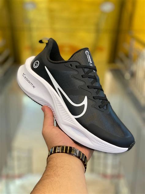 نایک لبخند تمام چرم