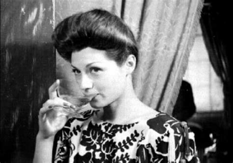 Естер Фернандес зірка золотого віку яка пішла на пенсію у віці 37 років і померла в забутті