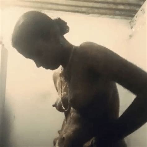 Salem Pen Kuurana Mulai Kambu Kanbithu Kulikum Tamil Bath Sex Video