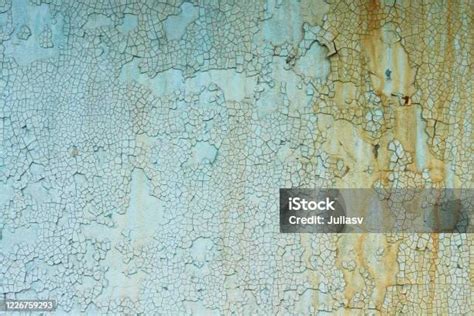 오래된 거친 표면에 파란색 페인트의 거친 표면 줄무늬 및 고르지 않은 질감의 오래된 파란색 페인트가있는 빈티지 파란색 배경 0명에 대한 스톡 사진 및 기타 이미지 Istock