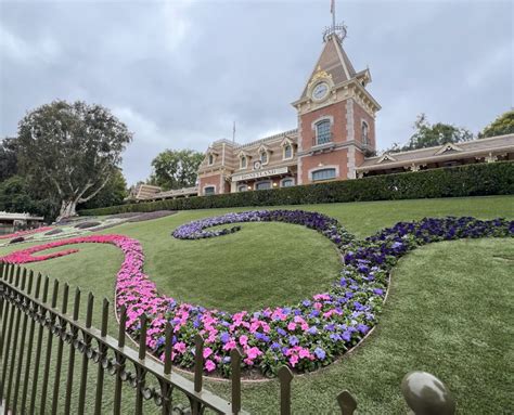 New Entry Gates Now At Disneyland Park And Disney California Adventure