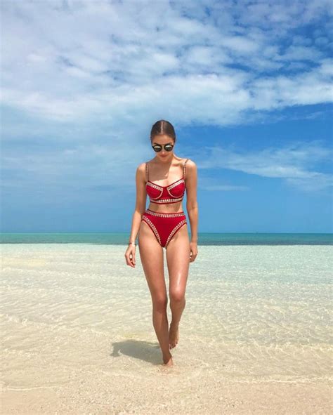 How To Take The Best Beach Photos According To Celebrities Celebrity