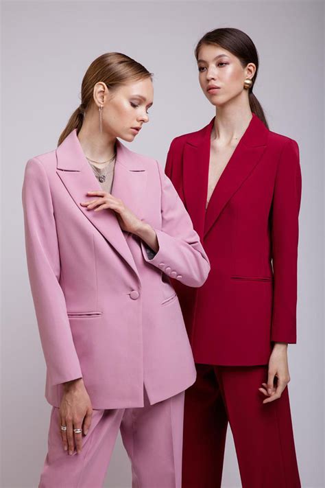 Стил и разкош елегантни дамски сака за всяка официална визия Eva Bg