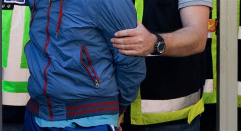 Мъж заплаши служители и клиенти в сливенски търговски обект Криминално Новини Бг