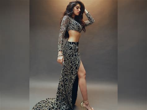 South Actress Krithi Shetty Share Some Beautiful And Glamorous Look In