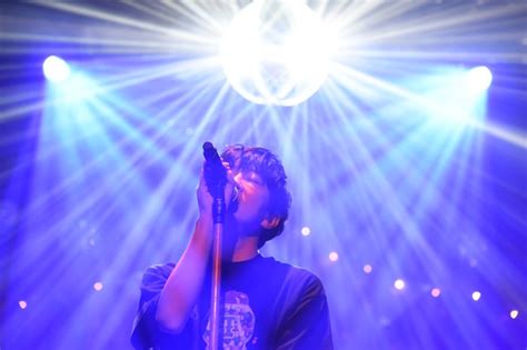 【ライヴレポート】tetsuya Larc En Ciel、3夜連続配信ライヴに煌びやかなxmasムード Barks