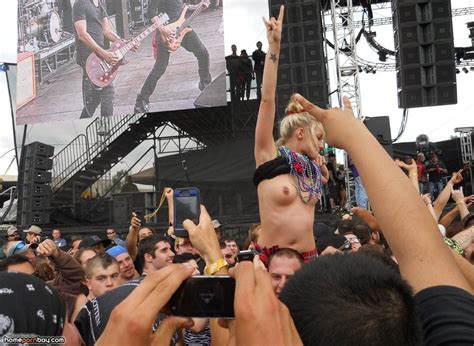Naked Boobs At A Concert Porn