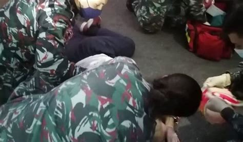 بعد تعرضه للاعتداء من مجهولين فوج اطفاء بيروت يسعفه