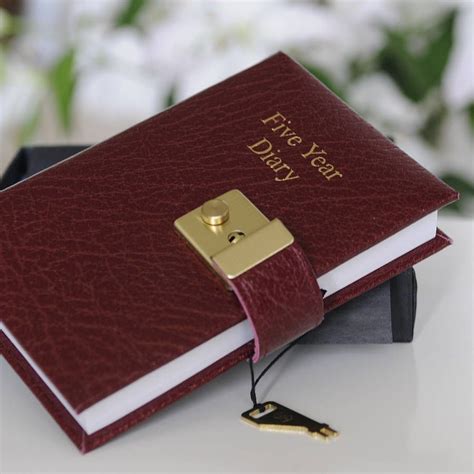 Leather Five Year Diary With Lock Coisas De Papelaria Instagram Dicas Sapatos Bonitos