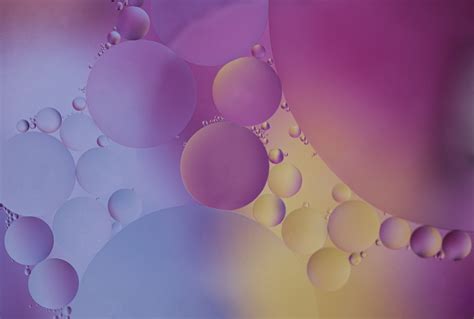 하늘에 분홍색과 노란색 풍선 사진 Unsplash의 무료 텍스처 이미지