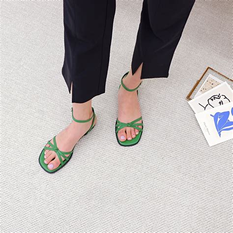 슈에스티 바캉스추천 꼬임 매듭 발목스트랩 스퀘어 샌들 2cm